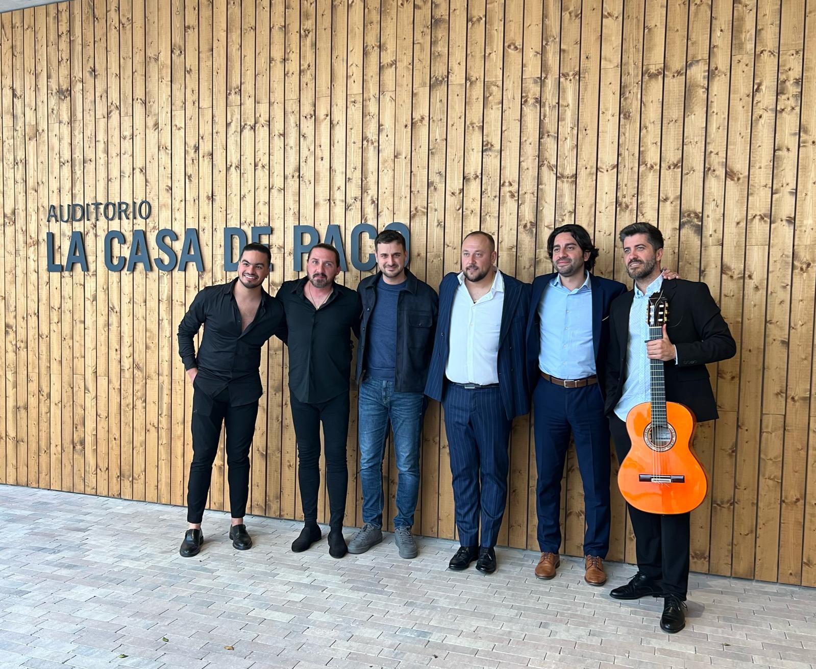 Arango asiste al recital flamenco del cantautor “Juan de la María” y “Fran de Algeciras” en el ...