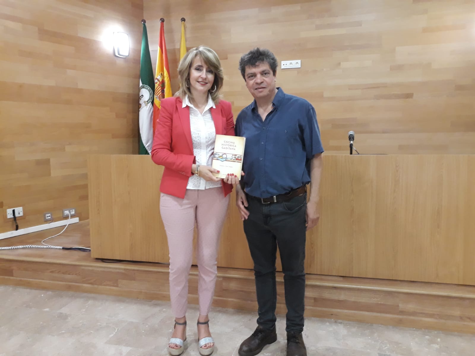 Manuel Ruiz Torres presenta su libro “Cocina Histórica Gaditana” en el ...