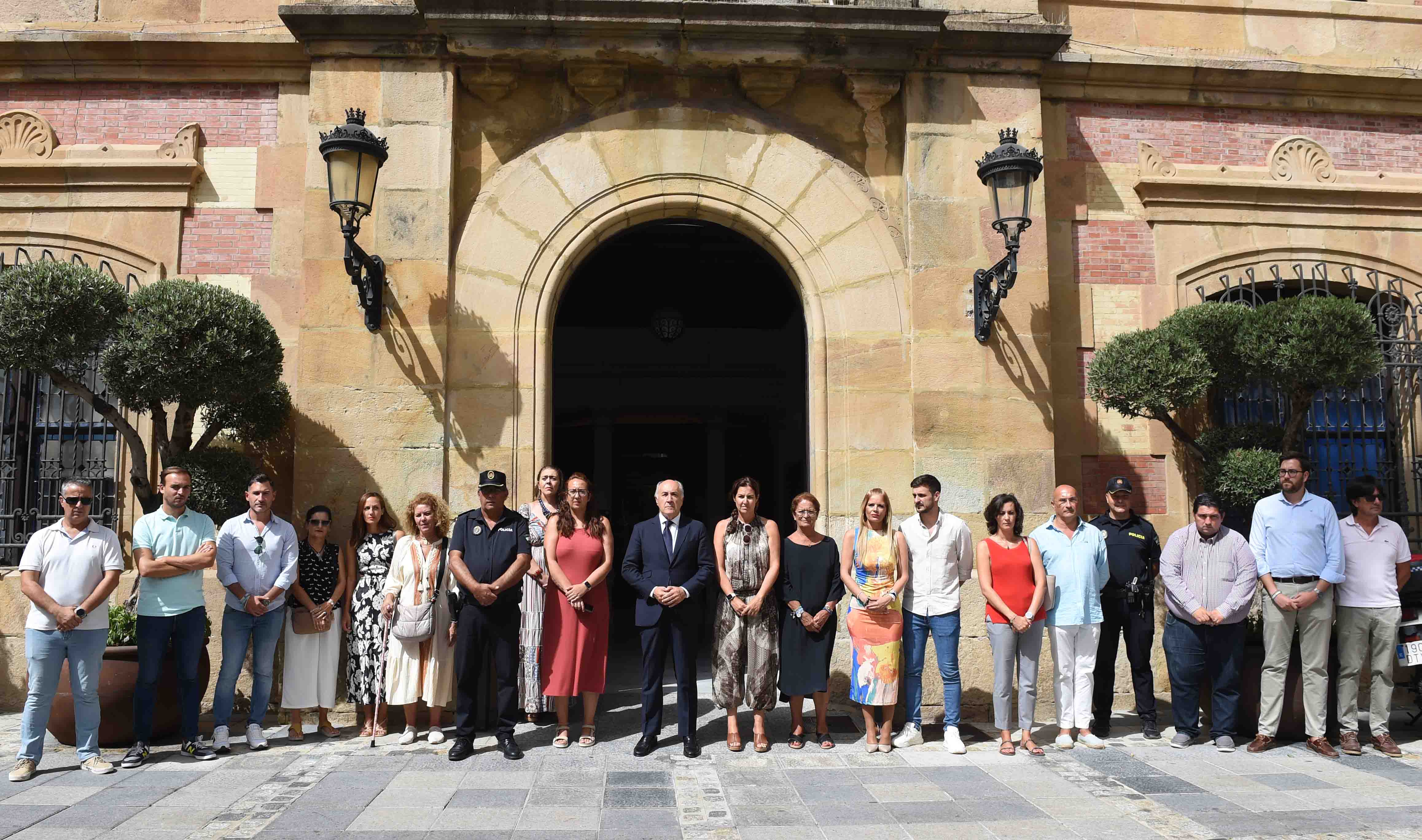 Algeciras guarda un minuto de silencio para condenar la violencia machista
